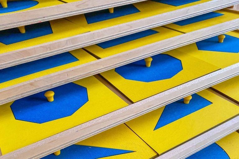 Geometric Cabinet Montessori: An Introduction to Geometric Shapes ...