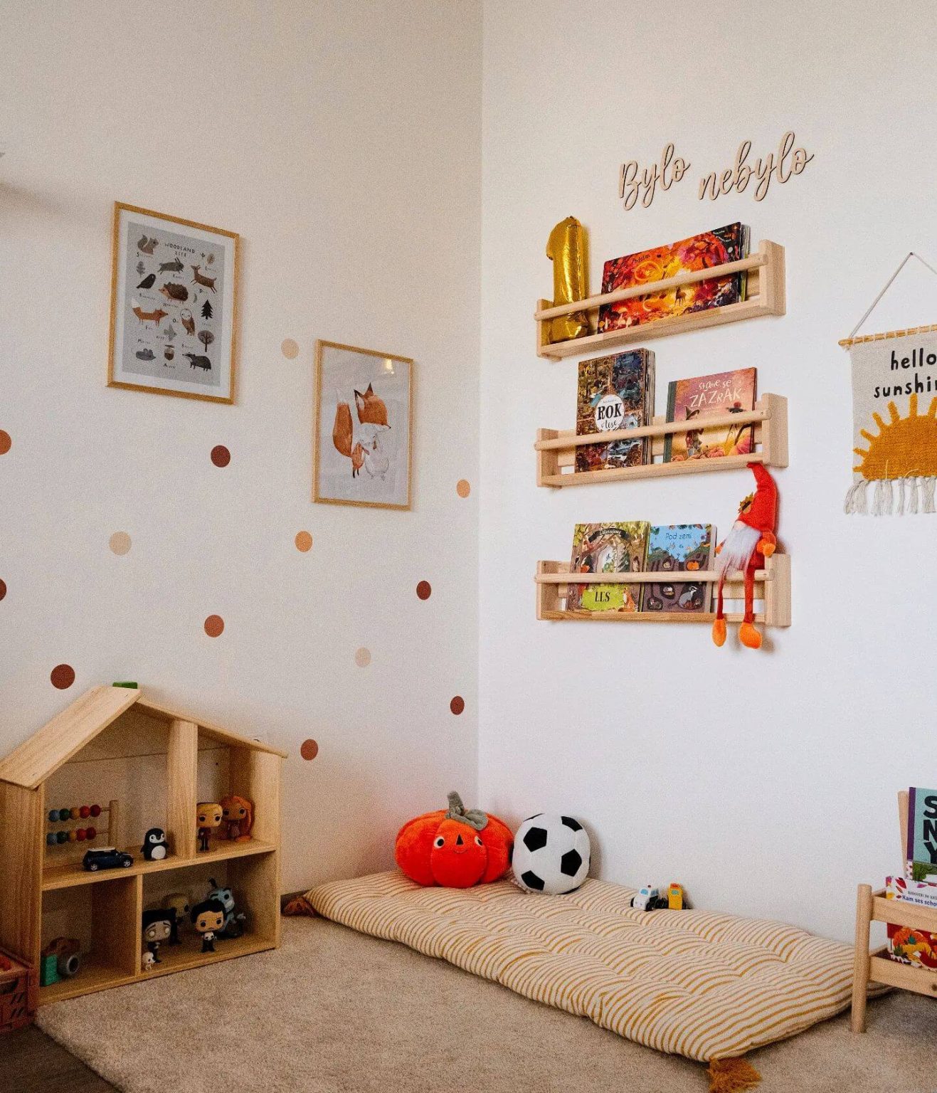 19 Magical & Inspiring Montessori Reading Areas You'll Love ...